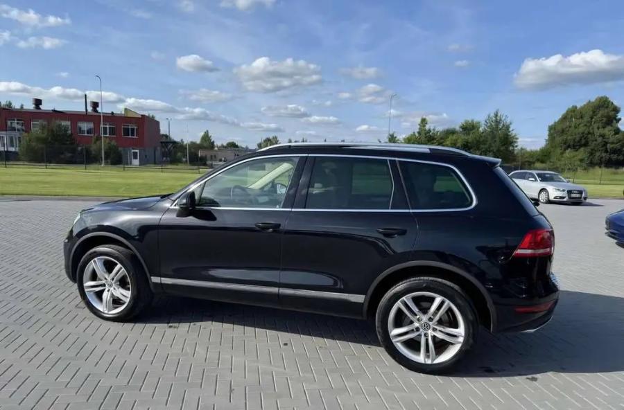 Black Volkswagen Touareg 2013 in Telschi, with an engine capacity of 3.00 L and mileage of 251 thousand km for 11290 €, photo 8 on AUTOMOTO.COM.LV