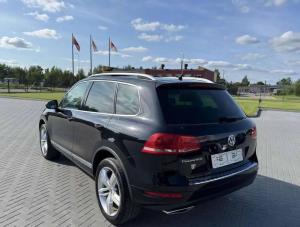 Black Volkswagen Touareg 2013 in Telschi, with an engine capacity of 3.00 L and mileage of 251 thousand km for 11290 €, photo 9 on AUTOMOTO.COM.LV