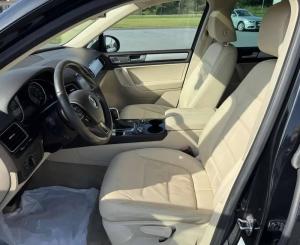 Black Volkswagen Touareg 2013 in Telschi, with an engine capacity of 3.00 L and mileage of 251 thousand km for 11290 €, photo 13 on AUTOMOTO.COM.LV