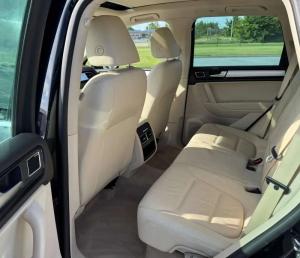 Black Volkswagen Touareg 2013 in Telschi, with an engine capacity of 3.00 L and mileage of 251 thousand km for 11290 €, photo 17 on AUTOMOTO.COM.LV