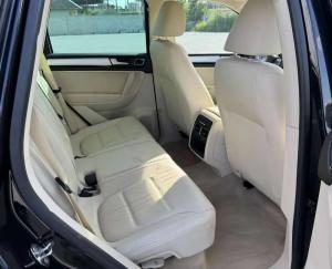 Black Volkswagen Touareg 2013 in Telschi, with an engine capacity of 3.00 L and mileage of 251 thousand km for 11290 €, photo 18 on AUTOMOTO.COM.LV