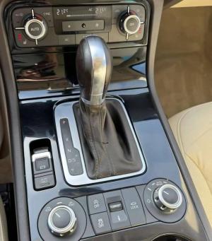 Black Volkswagen Touareg 2013 in Telschi, with an engine capacity of 3.00 L and mileage of 251 thousand km for 11290 €, photo 23 on AUTOMOTO.COM.LV
