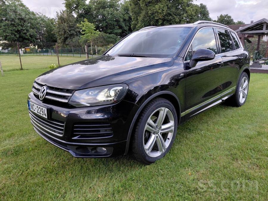 Black Volkswagen Touareg 2013 in Riga, with an engine capacity of 3.00 L and mileage of 260 thousand km for 14390 €, photo 1 on AUTOMOTO.COM.LV