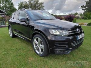 Black Volkswagen Touareg 2013 in Riga, with an engine capacity of 3.00 L and mileage of 260 thousand km for 14390 €, photo 3 on AUTOMOTO.COM.LV