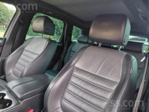 Black Volkswagen Touareg 2013 in Riga, with an engine capacity of 3.00 L and mileage of 260 thousand km for 14390 €, photo 12 on AUTOMOTO.COM.LV