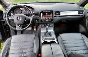 Black Volkswagen Touareg 2013 in Riga, with an engine capacity of 3.00 L and mileage of 260 thousand km for 14390 €, photo 13 on AUTOMOTO.COM.LV