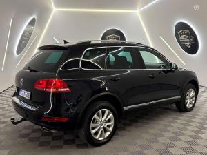 Black Volkswagen Touareg 2013 in Marijampole, with an engine capacity of 2.97 L and mileage of 296 thousand km for 11650 €, photo 7 on AUTOMOTO.COM.LV