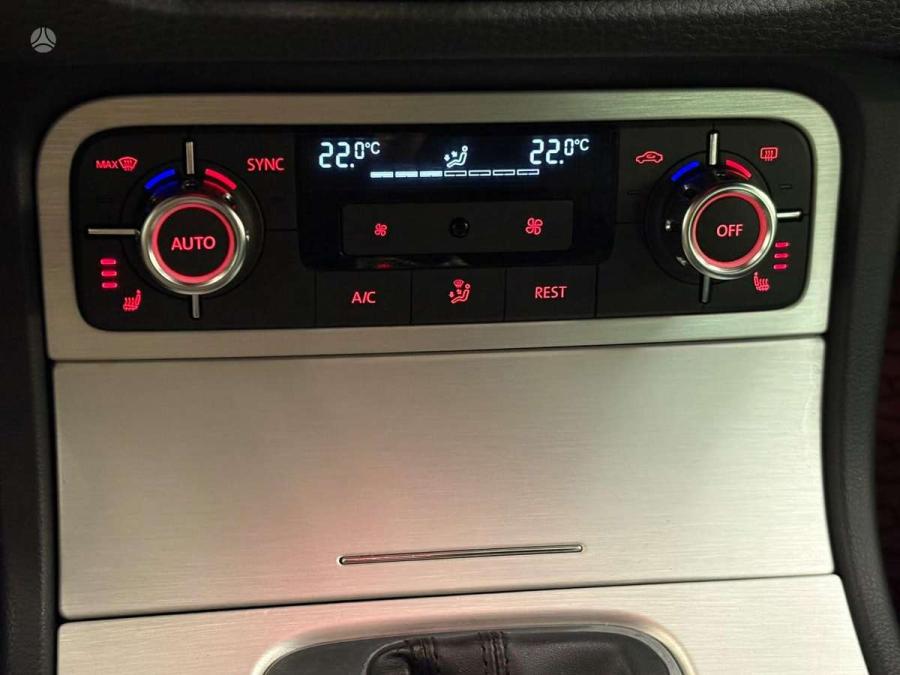 Black Volkswagen Touareg 2013 in Marijampole, with an engine capacity of 2.97 L and mileage of 296 thousand km for 11650 €, photo 12 on AUTOMOTO.COM.LV
