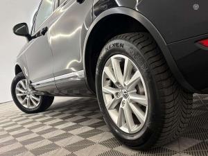 Black Volkswagen Touareg 2013 in Marijampole, with an engine capacity of 2.97 L and mileage of 296 thousand km for 11650 €, photo 26 on AUTOMOTO.COM.LV