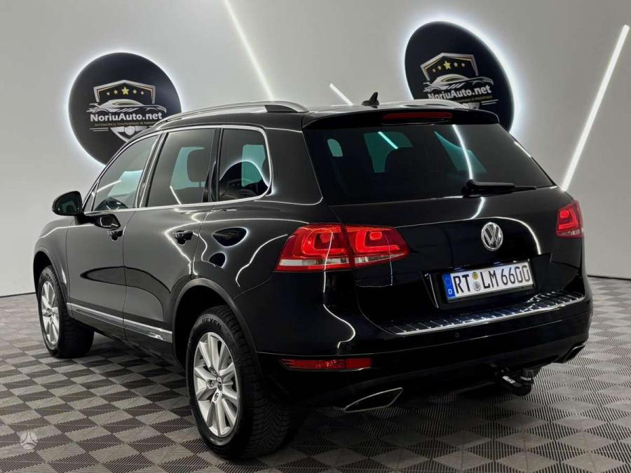 Black Volkswagen Touareg 2013 in Marijampole, with an engine capacity of 2.97 L and mileage of 296 thousand km for 11650 €, photo 30 on AUTOMOTO.COM.LV