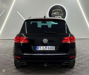 Black Volkswagen Touareg 2013 in Marijampole, with an engine capacity of 2.97 L and mileage of 296 thousand km for 11650 €, photo 31 on AUTOMOTO.COM.LV