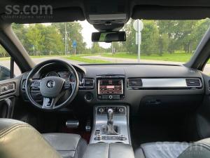 Melns Volkswagen Touareg 2013 Rīga, ar dzinēja tilpumu 3.00 L un nobraukumu 288 tūkst. km par 13700 €, foto 10 vietnē AUTOMOTO.COM.LV