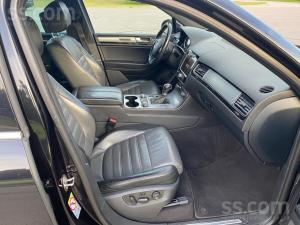 Melns Volkswagen Touareg 2013 Rīga, ar dzinēja tilpumu 3.00 L un nobraukumu 288 tūkst. km par 13700 €, foto 12 vietnē AUTOMOTO.COM.LV