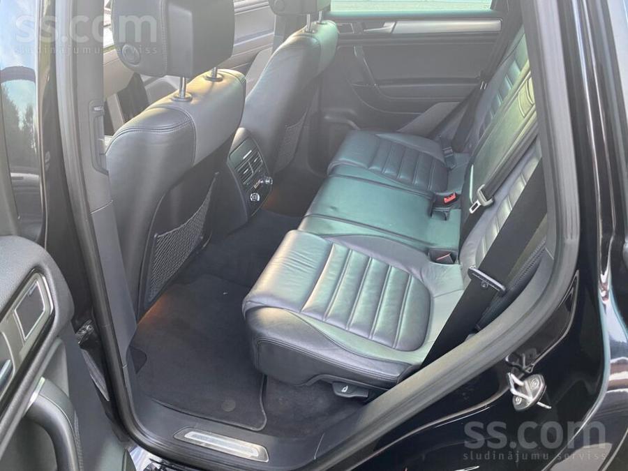 Melns Volkswagen Touareg 2013 Rīga, ar dzinēja tilpumu 3.00 L un nobraukumu 288 tūkst. km par 13700 €, foto 14 vietnē AUTOMOTO.COM.LV