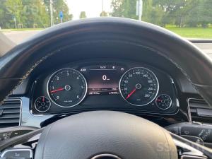 Melns Volkswagen Touareg 2013 Rīga, ar dzinēja tilpumu 3.00 L un nobraukumu 288 tūkst. km par 13700 €, foto 18 vietnē AUTOMOTO.COM.LV