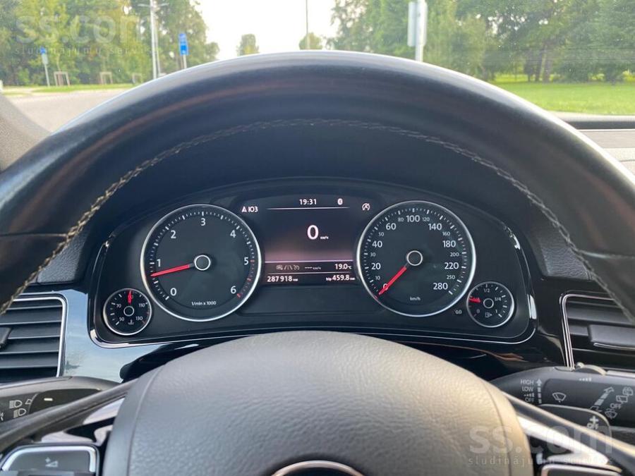 Melns Volkswagen Touareg 2013 Rīga, ar dzinēja tilpumu 3.00 L un nobraukumu 288 tūkst. km par 13700 €, foto 18 vietnē AUTOMOTO.COM.LV