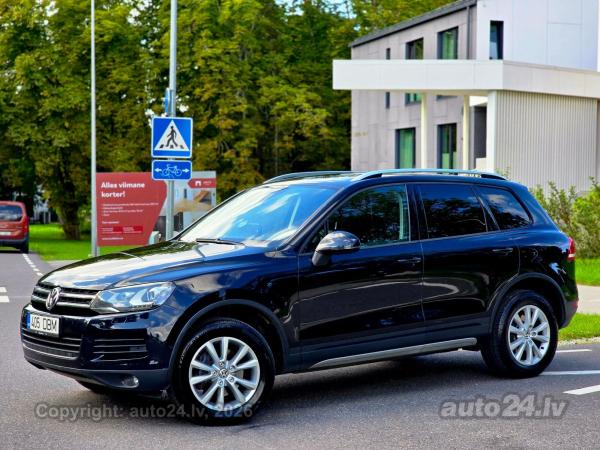 Black Volkswagen Touareg 2013 in Tallinn, with an engine capacity of 3.00 L and mileage of 285 thousand km for 8990 €, photo 1 on AUTOMOTO.COM.LV