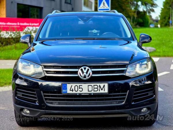 Black Volkswagen Touareg 2013 in Tallinn, with an engine capacity of 3.00 L and mileage of 285 thousand km for 8990 €, photo 3 on AUTOMOTO.COM.LV