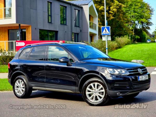 Black Volkswagen Touareg 2013 in Tallinn, with an engine capacity of 3.00 L and mileage of 285 thousand km for 8990 €, photo 4 on AUTOMOTO.COM.LV