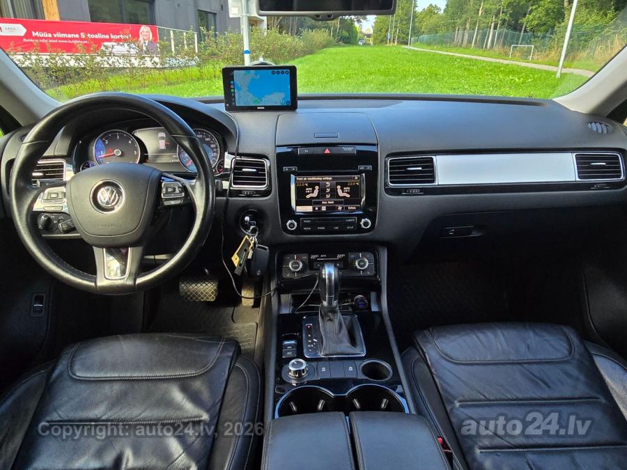 Melns Volkswagen Touareg 2013 Tallina, ar dzinēja tilpumu 3.00 L un nobraukumu 285 tūkst. km par 8990 €, foto 8 vietnē AUTOMOTO.COM.LV