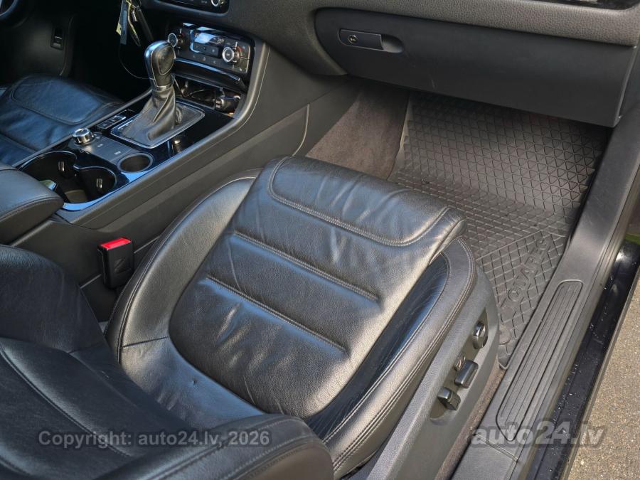 Melns Volkswagen Touareg 2013 Tallina, ar dzinēja tilpumu 3.00 L un nobraukumu 285 tūkst. km par 8990 €, foto 13 vietnē AUTOMOTO.COM.LV