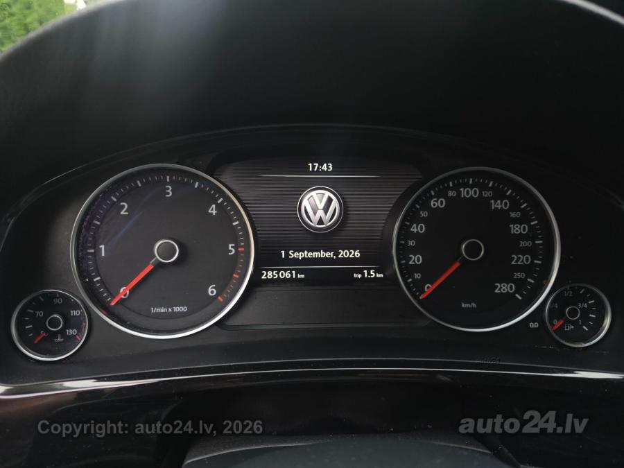 Melns Volkswagen Touareg 2013 Tallina, ar dzinēja tilpumu 3.00 L un nobraukumu 285 tūkst. km par 8990 €, foto 16 vietnē AUTOMOTO.COM.LV