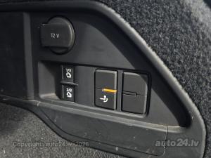 Melns Volkswagen Touareg 2013 Tallina, ar dzinēja tilpumu 3.00 L un nobraukumu 285 tūkst. km par 8990 €, foto 22 vietnē AUTOMOTO.COM.LV