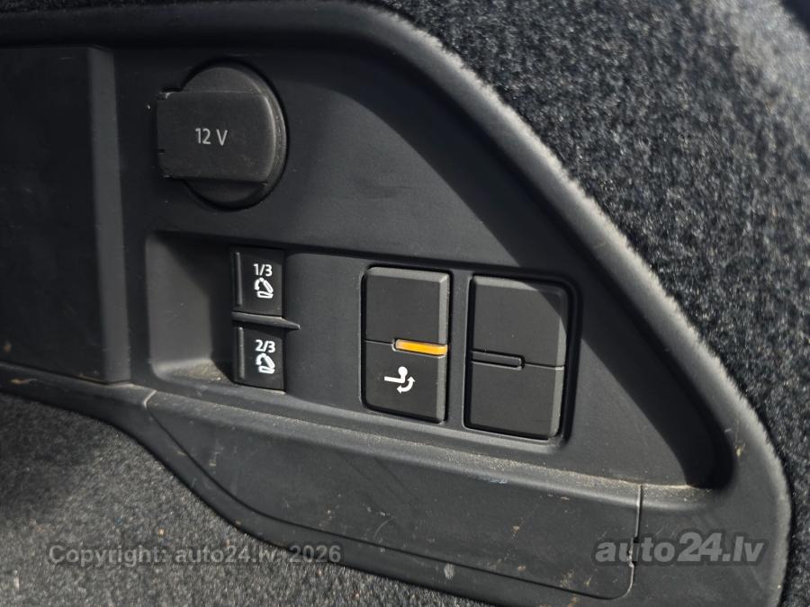 Melns Volkswagen Touareg 2013 Tallina, ar dzinēja tilpumu 3.00 L un nobraukumu 285 tūkst. km par 8990 €, foto 22 vietnē AUTOMOTO.COM.LV