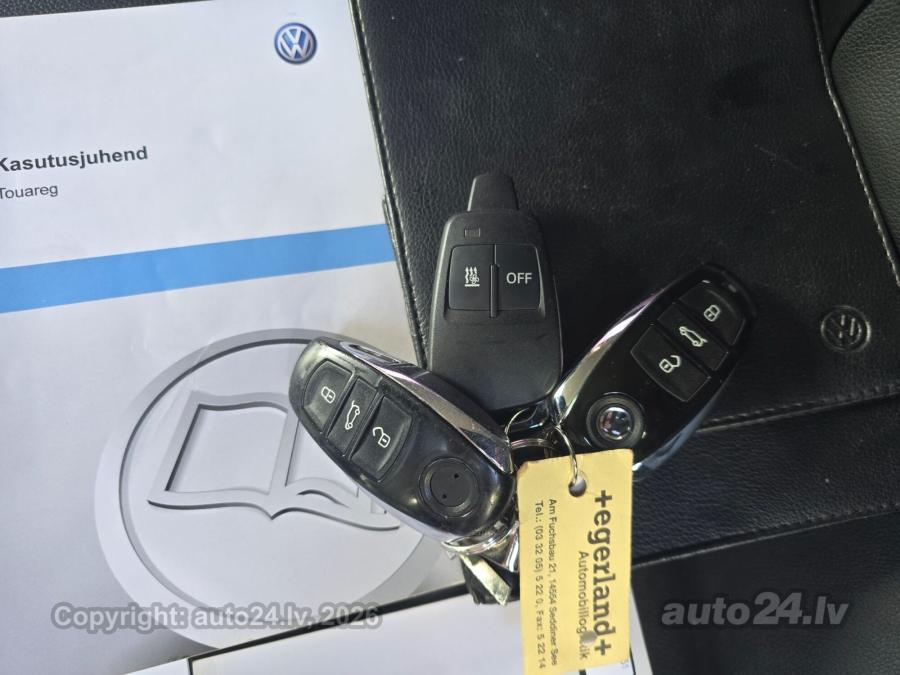 Melns Volkswagen Touareg 2013 Tallina, ar dzinēja tilpumu 3.00 L un nobraukumu 285 tūkst. km par 8990 €, foto 28 vietnē AUTOMOTO.COM.LV
