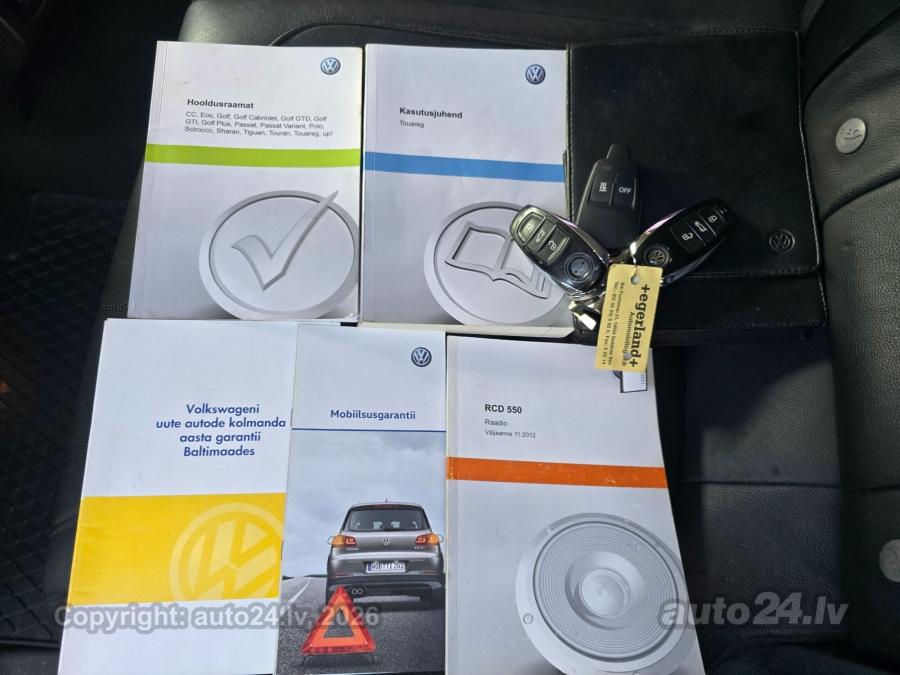 Melns Volkswagen Touareg 2013 Tallina, ar dzinēja tilpumu 3.00 L un nobraukumu 285 tūkst. km par 8990 €, foto 29 vietnē AUTOMOTO.COM.LV