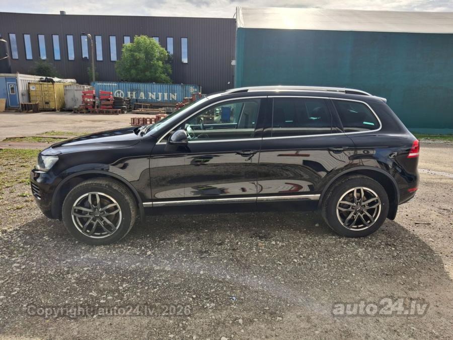 Melns Volkswagen Touareg 2013 Tallina, ar dzinēja tilpumu 3.00 L un nobraukumu 194 tūkst. km par 12500 €, foto 1 vietnē AUTOMOTO.COM.LV