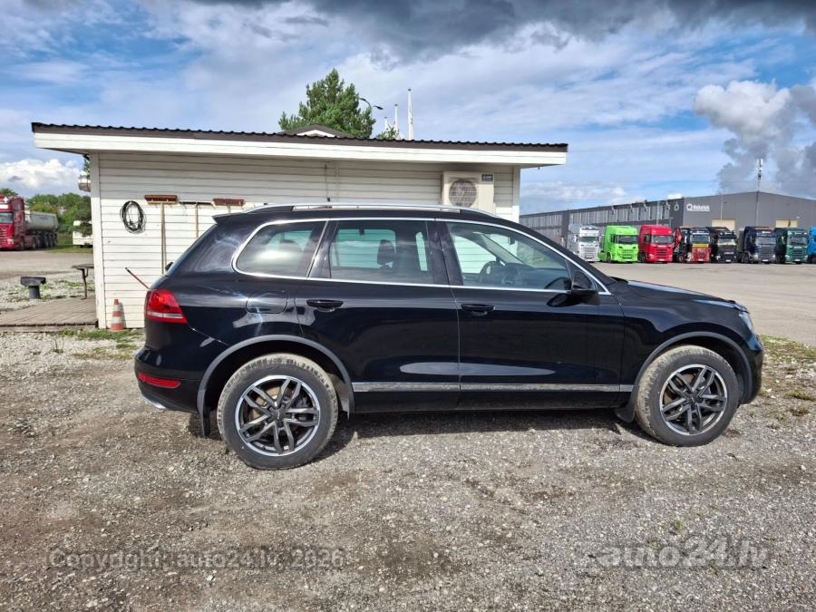 Melns Volkswagen Touareg 2013 Tallina, ar dzinēja tilpumu 3.00 L un nobraukumu 194 tūkst. km par 12500 €, foto 4 vietnē AUTOMOTO.COM.LV