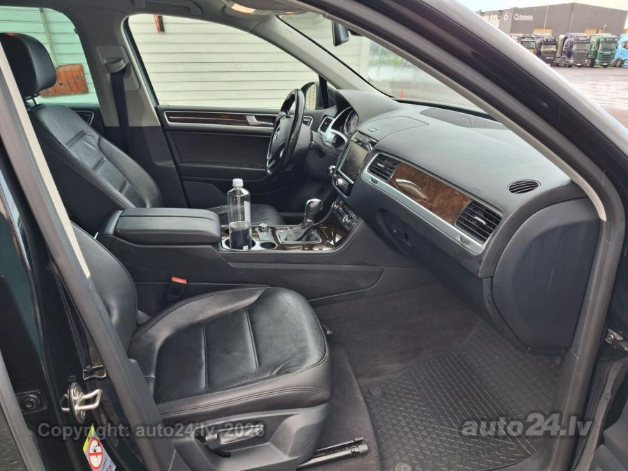 Melns Volkswagen Touareg 2013 Tallina, ar dzinēja tilpumu 3.00 L un nobraukumu 194 tūkst. km par 12500 €, foto 7 vietnē AUTOMOTO.COM.LV