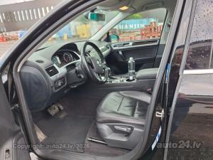 Melns Volkswagen Touareg 2013 Tallina, ar dzinēja tilpumu 3.00 L un nobraukumu 194 tūkst. km par 12500 €, foto 8 vietnē AUTOMOTO.COM.LV