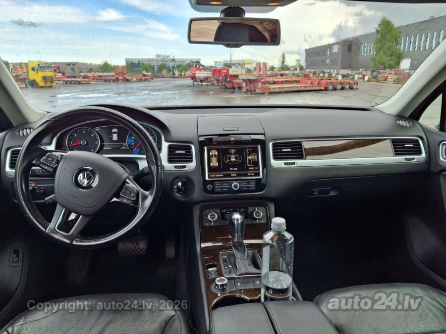 Melns Volkswagen Touareg 2013 Tallina, ar dzinēja tilpumu 3.00 L un nobraukumu 194 tūkst. km par 12500 €, foto 9 vietnē AUTOMOTO.COM.LV