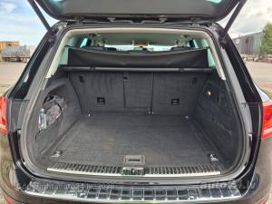 Melns Volkswagen Touareg 2013 Tallina, ar dzinēja tilpumu 3.00 L un nobraukumu 194 tūkst. km par 12500 €, foto 11 vietnē AUTOMOTO.COM.LV