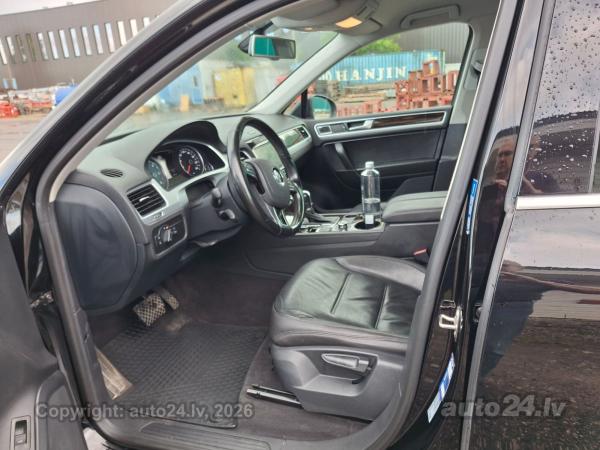 Melns Volkswagen Touareg 2013 Tallina, ar dzinēja tilpumu 3.00 L un nobraukumu 194 tūkst. km par 12500 €, foto 8 vietnē AUTOMOTO.COM.LV