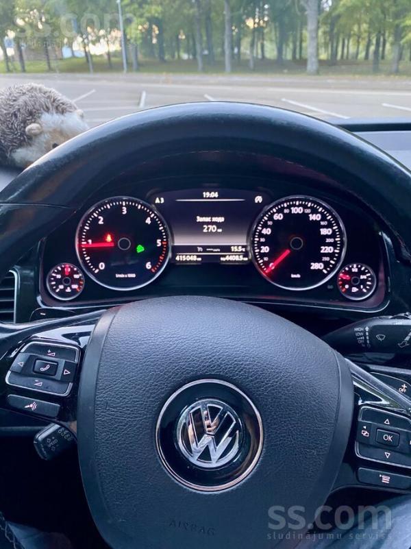 Black Volkswagen Touareg 2013 in Aluksne, with an engine capacity of 3.00 L and mileage of 415 thousand km for 9100 €, photo 8 on AUTOMOTO.COM.LV