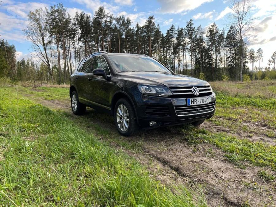 Melns Volkswagen Touareg 2014 Rīga, ar dzinēja tilpumu 3.00 L un nobraukumu 216 tūkst. km par 10955 €, foto 1 vietnē AUTOMOTO.COM.LV