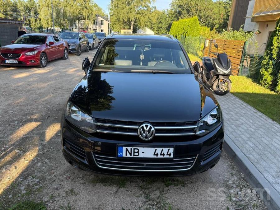 Melns Volkswagen Touareg 2014 Rīga, ar dzinēja tilpumu 3.00 L un nobraukumu 243 tūkst. km par 13000 €, foto 1 vietnē AUTOMOTO.COM.LV