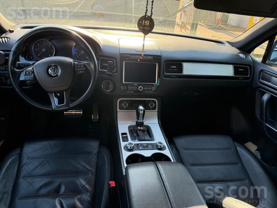 Melns Volkswagen Touareg 2014 Rīga, ar dzinēja tilpumu 3.00 L un nobraukumu 243 tūkst. km par 13000 €, foto 6 vietnē AUTOMOTO.COM.LV