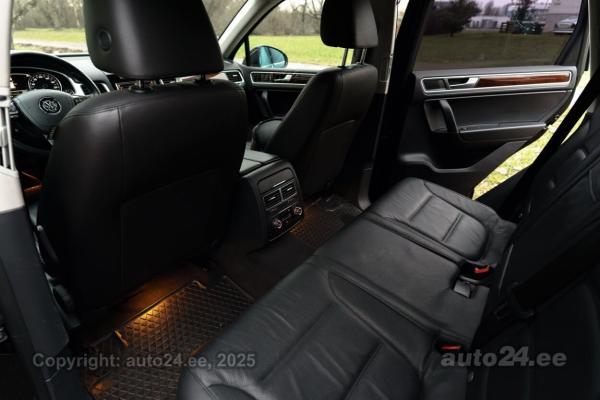 Melns Volkswagen Touareg 2014 Tartu, ar dzinēja tilpumu 3.00 L un nobraukumu 284 tūkst. km par 10999 €, foto 11 vietnē AUTOMOTO.COM.LV