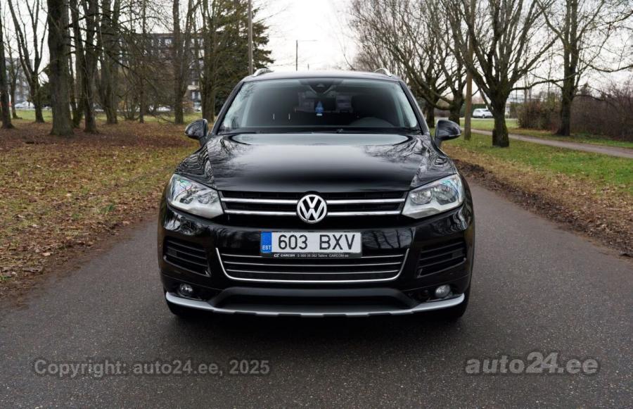 Black Volkswagen Touareg 2014 in Tartu, with an engine capacity of 3.00 L and mileage of 284 thousand km for 10999 €, photo 1 on AUTOMOTO.COM.LV
