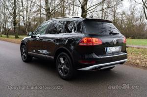 Black Volkswagen Touareg 2014 in Tartu, with an engine capacity of 3.00 L and mileage of 284 thousand km for 10999 €, photo 5 on AUTOMOTO.COM.LV