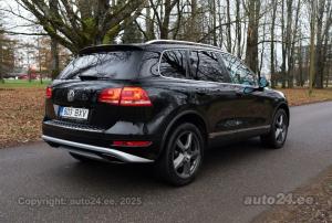 Black Volkswagen Touareg 2014 in Tartu, with an engine capacity of 3.00 L and mileage of 284 thousand km for 10999 €, photo 6 on AUTOMOTO.COM.LV