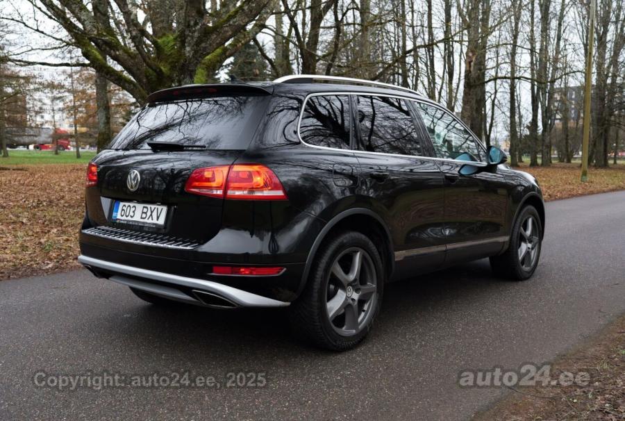 Black Volkswagen Touareg 2014 in Tartu, with an engine capacity of 3.00 L and mileage of 284 thousand km for 10999 €, photo 6 on AUTOMOTO.COM.LV
