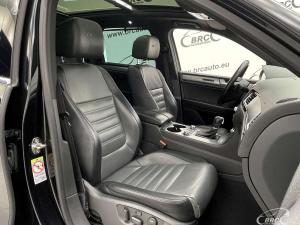 Black Volkswagen Touareg 2014 in Vilnius, with an engine capacity of 4.13 L and mileage of 270 thousand km for 14800 €, photo 8 on AUTOMOTO.COM.LV