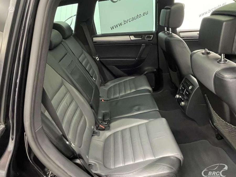 Black Volkswagen Touareg 2014 in Vilnius, with an engine capacity of 4.13 L and mileage of 270 thousand km for 14800 €, photo 13 on AUTOMOTO.COM.LV