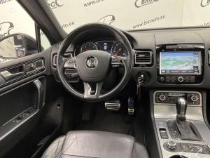 Black Volkswagen Touareg 2014 in Vilnius, with an engine capacity of 4.13 L and mileage of 270 thousand km for 14800 €, photo 17 on AUTOMOTO.COM.LV
