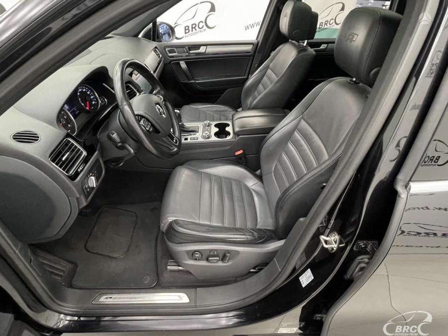 Black Volkswagen Touareg 2014 in Vilnius, with an engine capacity of 4.13 L and mileage of 270 thousand km for 14800 €, photo 25 on AUTOMOTO.COM.LV